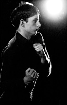 Ο μοναδικός Ian Curtis